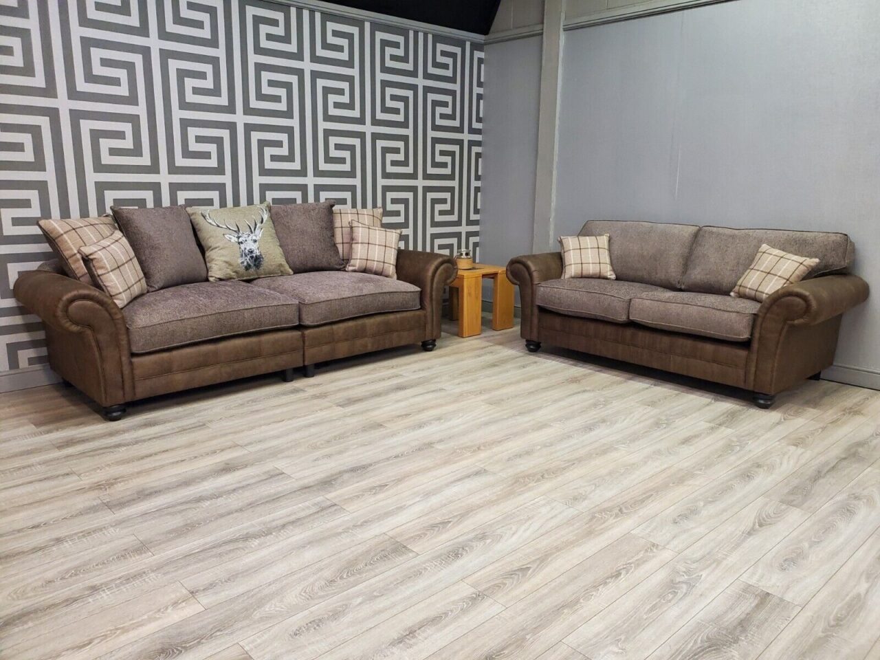 HUNTINGDON STAG STYLED 4 SEATER SPLIT SOFA & 3 SEATER SOFA IN SCATTER ...