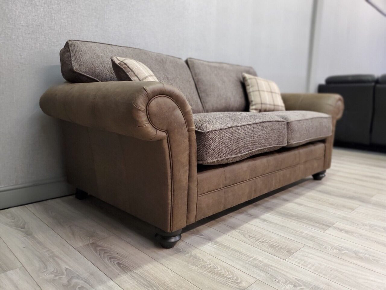 HUNTINGDON STAG STYLED 4 SEATER SPLIT SOFA & 3 SEATER SOFA IN SCATTER ...