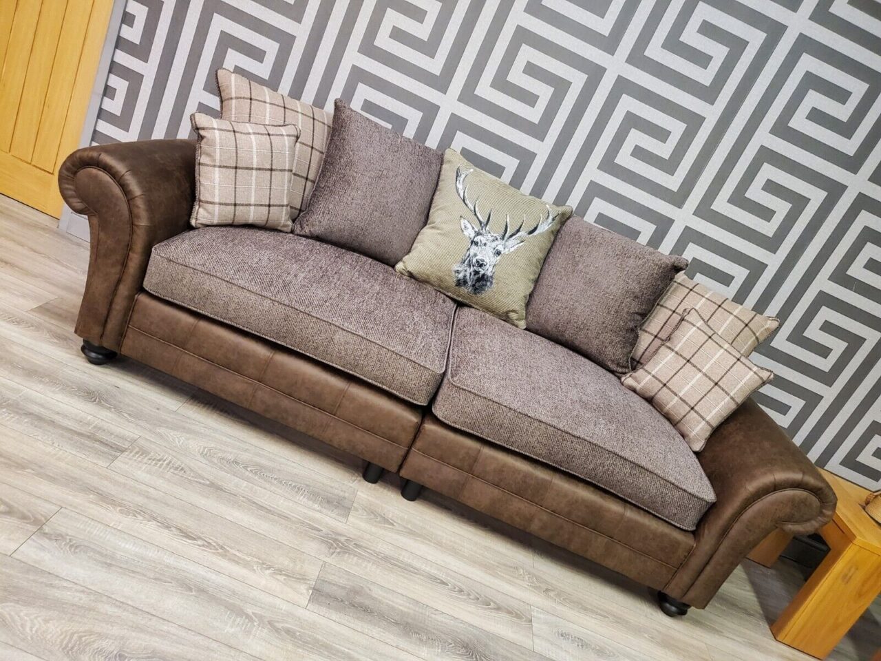 HUNTINGDON STAG STYLED 4 SEATER SPLIT SOFA & 3 SEATER SOFA IN SCATTER ...
