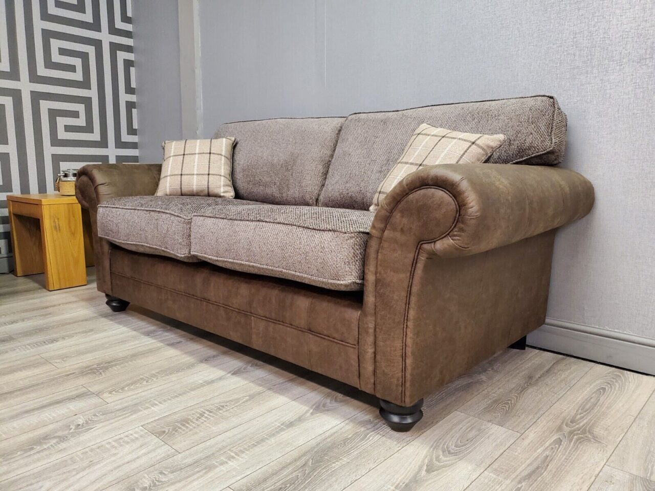 HUNTINGDON STAG STYLED 4 SEATER SPLIT SOFA & 3 SEATER SOFA IN SCATTER ...