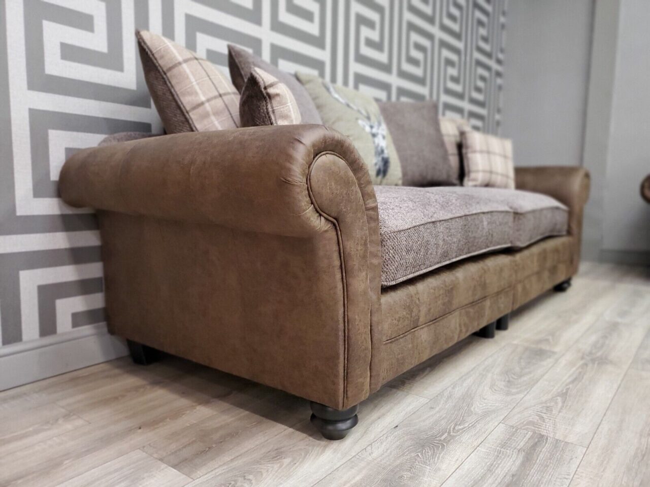 HUNTINGDON STAG STYLED 4 SEATER SPLIT SOFA & 3 SEATER SOFA IN SCATTER ...
