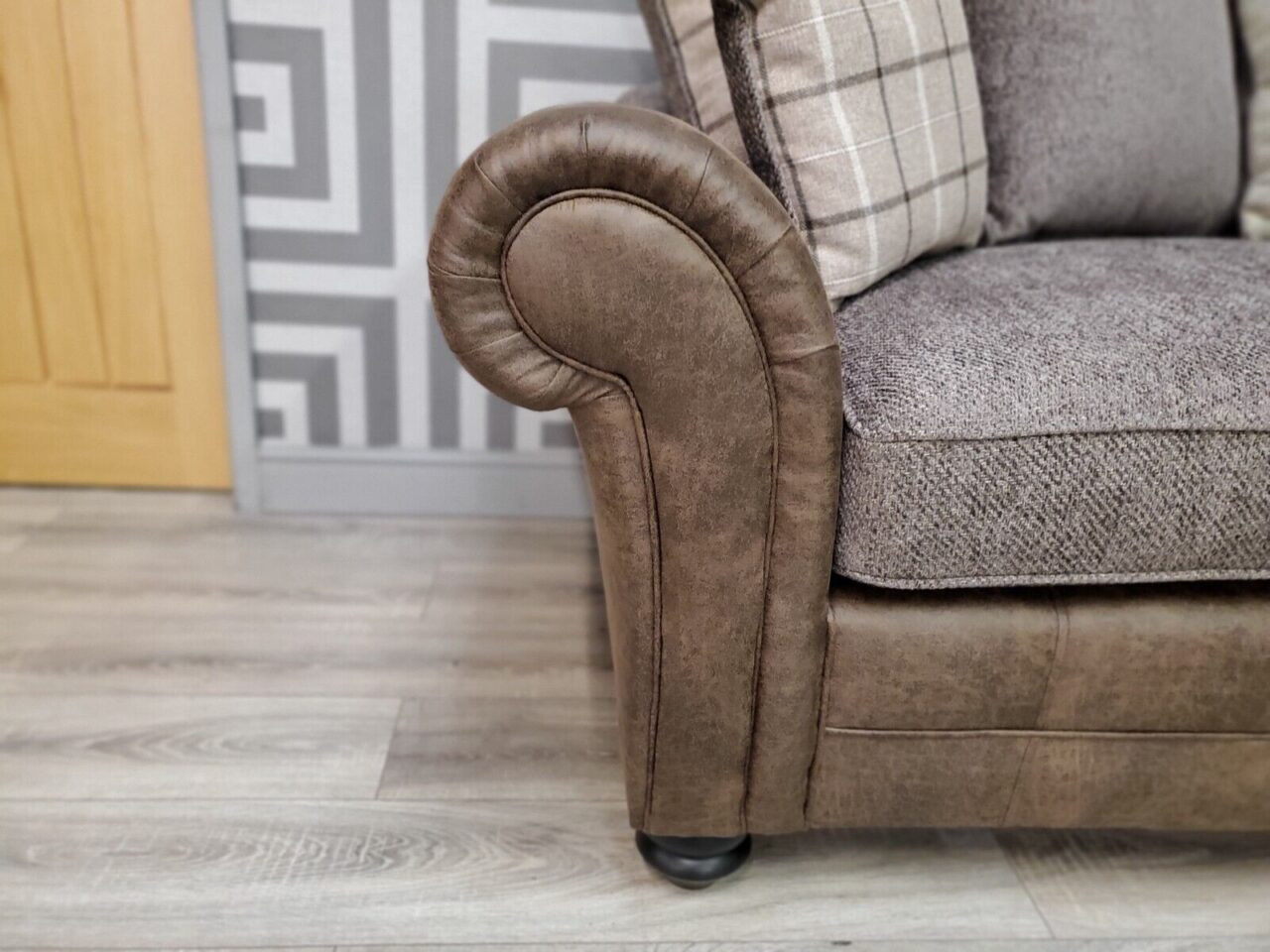 HUNTINGDON STAG STYLED 4 SEATER SPLIT SOFA & 3 SEATER SOFA IN SCATTER ...